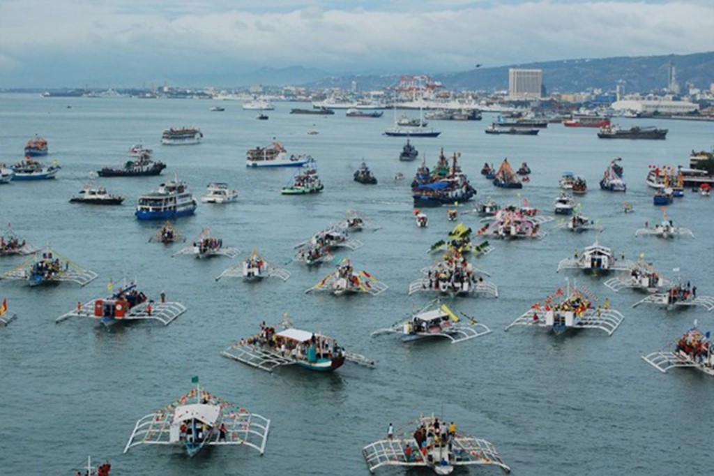 Cebu City Sinulog Fluvial Parade - AttractTour