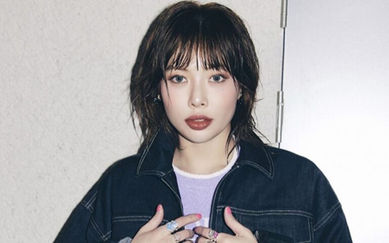 After collapsing onstage, K-pop singer HyunA apologizes to her fans and ...